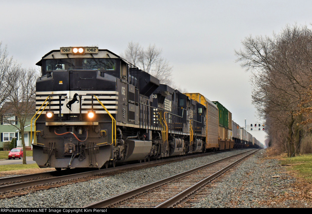 NS 1062 Train 212